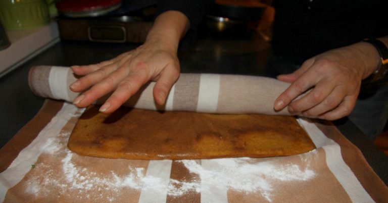How to Make a Swiss Roll: Tips and Recipes – Cook It